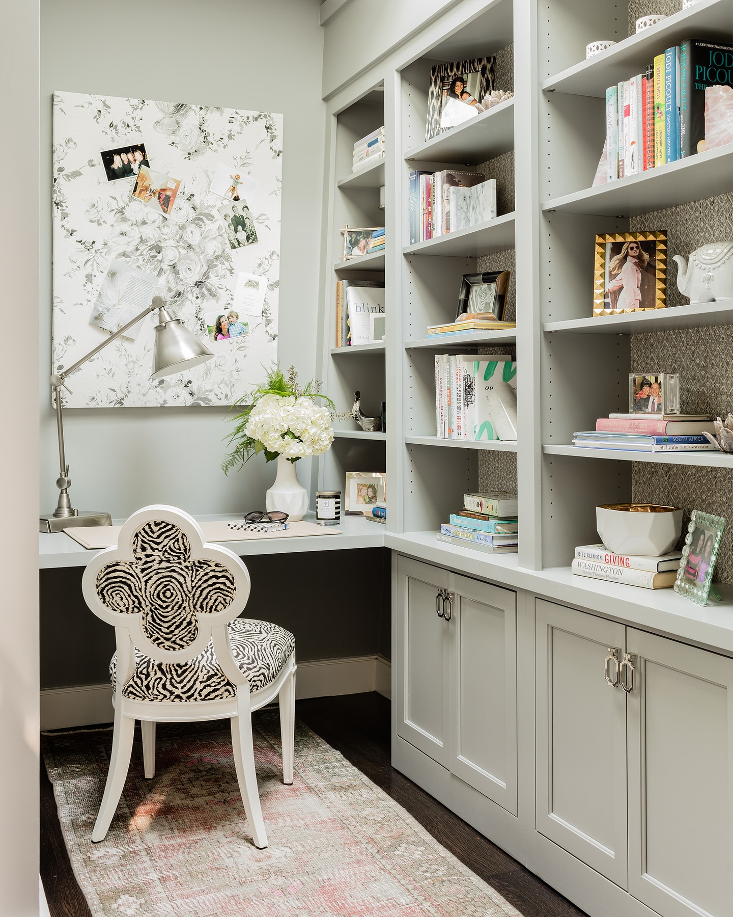 An Elegant Workspace.